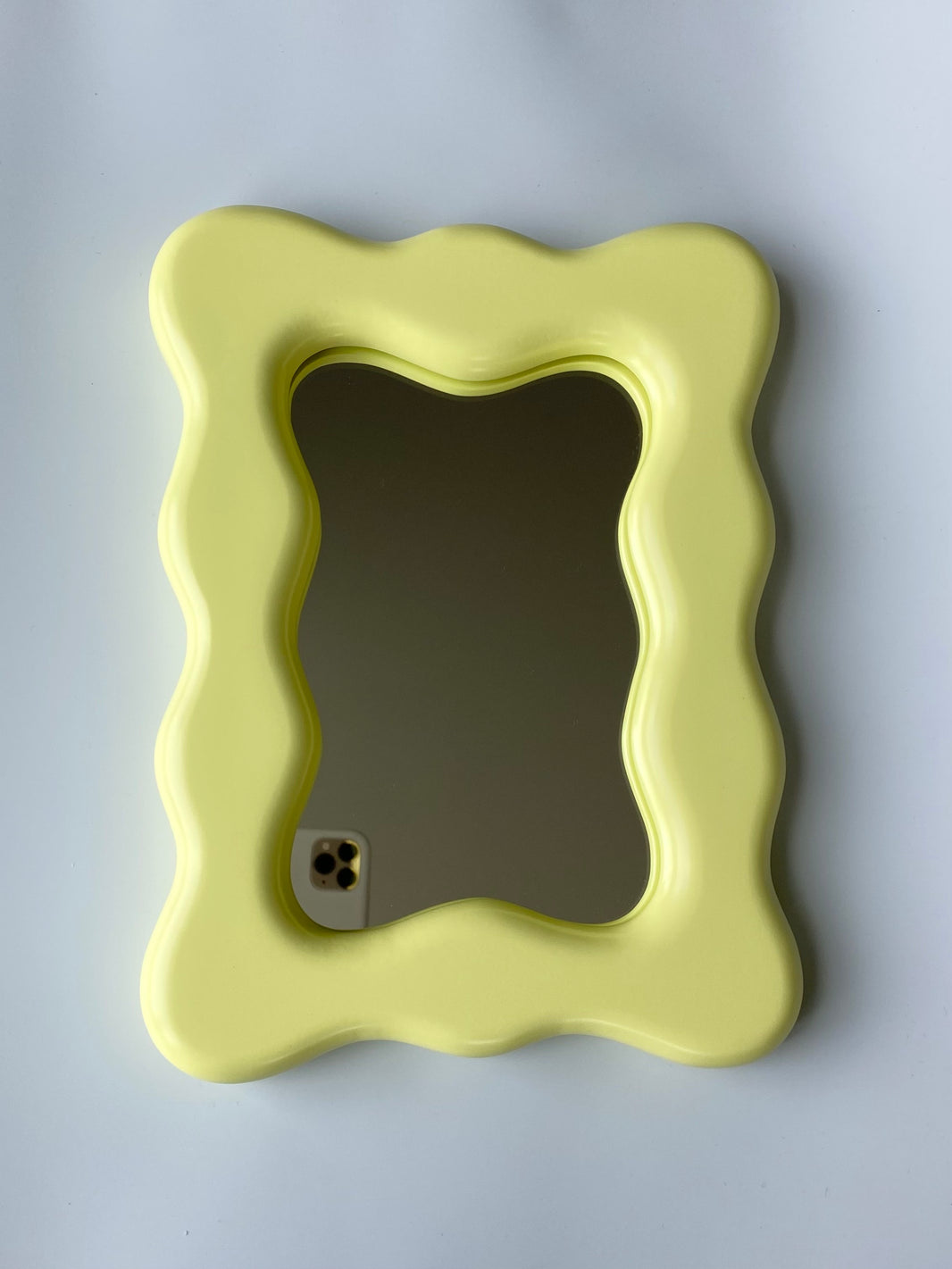 Colorful, Wavy Mirrors – Meaui. Studio